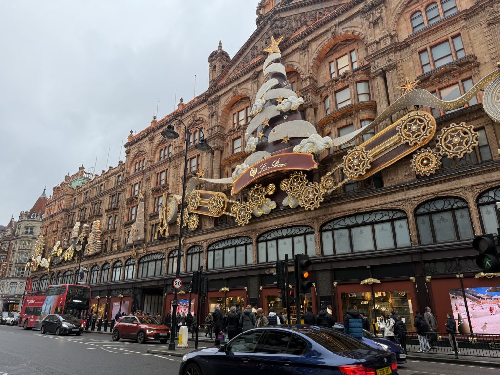 Harrods reports stable turnover - Housewares