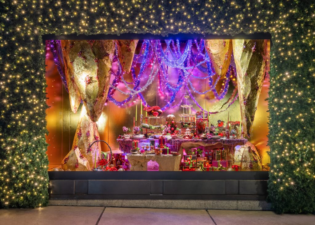 Selfridges unveils Christmas window display which features 36,000 ...
